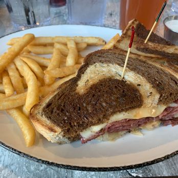 RED ROCK CAFE AND SPORTS BAR - Updated November 2025 - 181 Photos & 119 ...