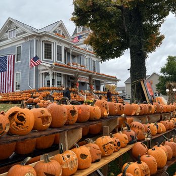THE PUMPKIN HOUSE - Updated July 2025 - 13 Photos - 748 Beech St, Kenova, West Virginia ...