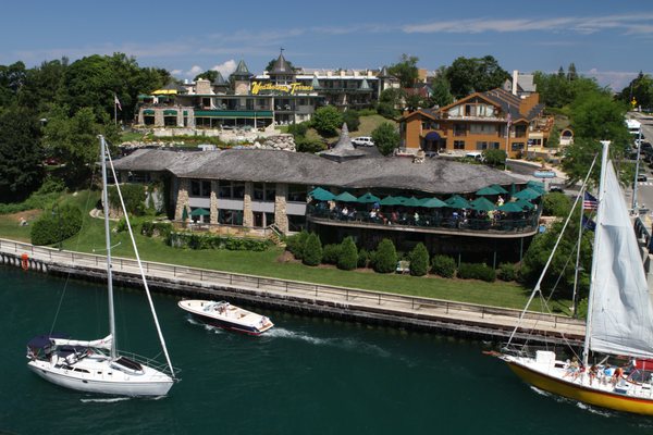 WEATHERVANE TERRACE INN & SUITES - Updated October 2025 - 16 Photos ...