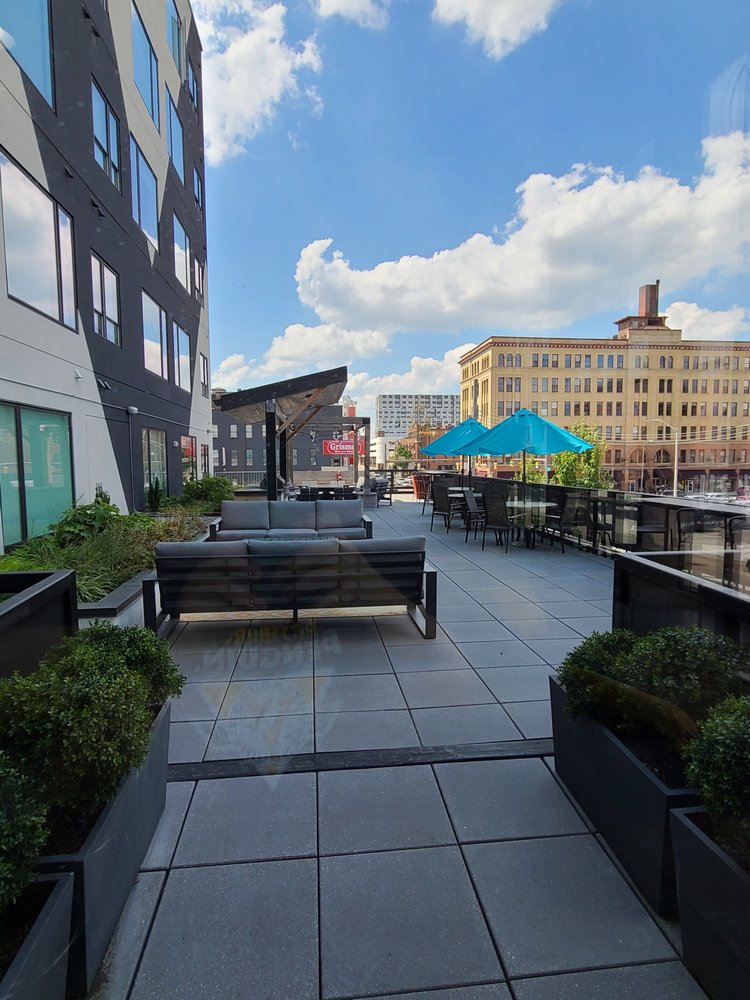 HARLOW ON MAIN APARTMENTS - Updated December 2025 - 195 East Main St ...