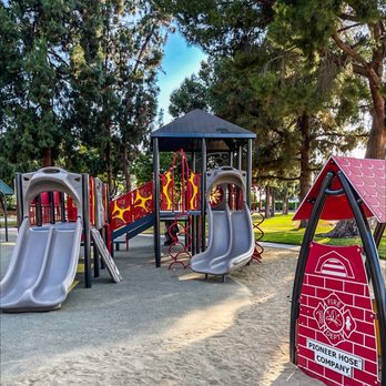 KOCH PARK - Updated June 2025 - 24 Photos - 2210 N Valencia Ave ...