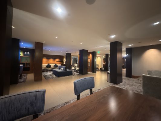 SKYBRIDGE SEATTLE AIRPORT HOTEL - Updated October 2025 - 31 Photos & 11 ...