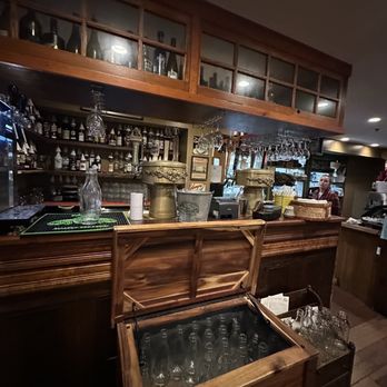 THE COMMON MAN RESTAURANT - Updated December 2024 - 608 Photos & 824 ...