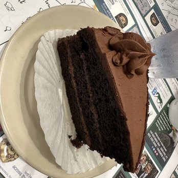 LOU’S RESTAURANT & BAKERY - Updated August 2024 - 238 Photos & 402 ...