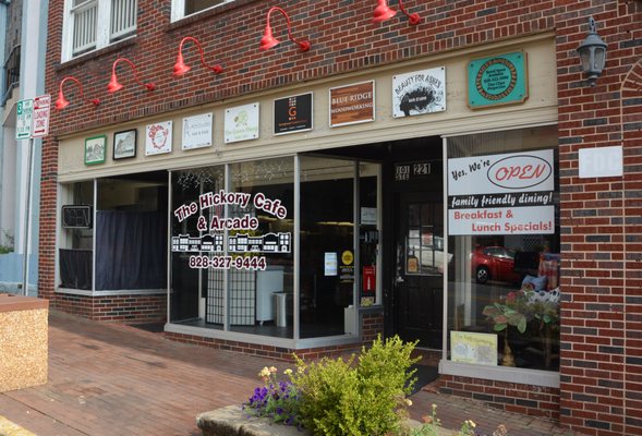 THE HICKORY CAFE & ARCADE - Updated October 2025 - 12 Photos & 18 ...