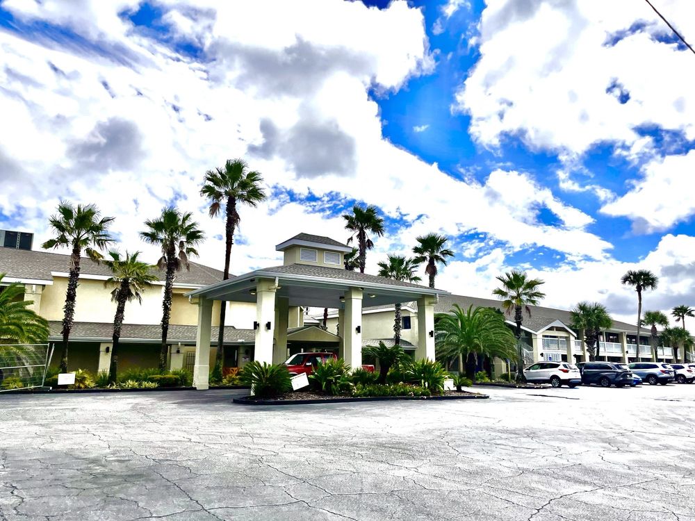 DAYS INN & SUITES BY WYNDHAM JEKYLL ISLAND - Updated May 2025 - 97 ...