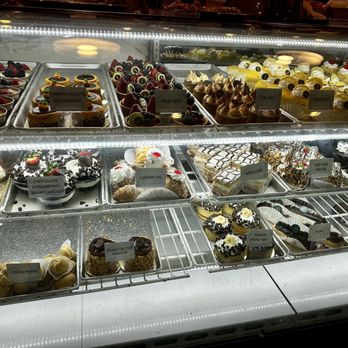 ISGRO PASTRIES - Updated November 2024 - 644 Photos & 589 Reviews ...