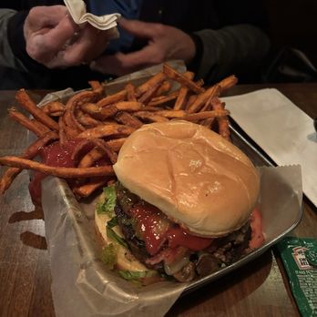 MEWS TAVERN - Updated December 2025 - 516 Photos & 682 Reviews - 456 ...