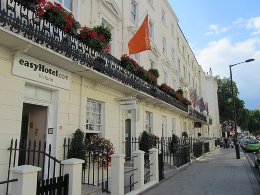 EASYHOTEL - VICTORIA - 10 Photos & 34 Reviews - 34-40 Belgrave Road ...