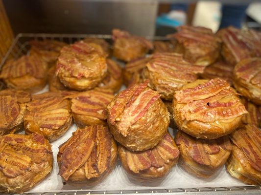 THE DONUT PUB - Updated October 2025 - 1471 Photos & 1208 Reviews - 203 ...