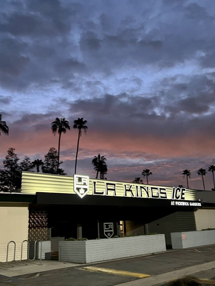 PICKWICK ICE - Updated December 2025 - 68 Photos & 108 Reviews - 1001 W ...