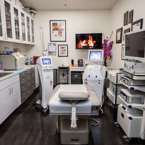 DANIEL BARAJAS, MD - Updated October 2025 - 67 Reviews - 222 N Sunset ...