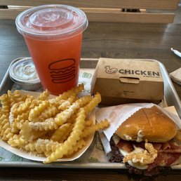 SHAKE SHACK DOWNTOWN INDIANAPOLIS - Updated October 2025 - 101 Photos ...