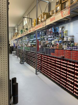 BARGAIN BOX - Updated December 2025 - 158 Wiley Ln, Lexington, North ...