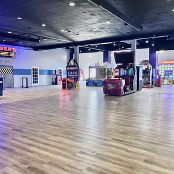 THE EDGE - Updated November 2025 - 95 Photos & 106 Reviews - 701 S Belt ...