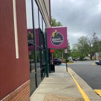 PLANET FITNESS - Updated January 2026 - 92 Photos & 87 Reviews - 11001 ...