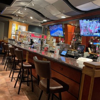 RED ROBIN GOURMET BURGERS AND BREWS - Updated December 2025 - 215 ...
