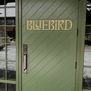 BLUEBIRD - 15 Photos & 14 Reviews - 218 Lynx Street, Banff, Alberta ...