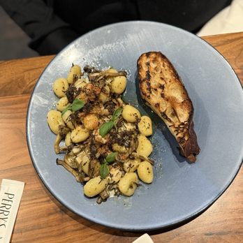 PERRY’S RESTAURANT - Updated April 2025 - 900 Photos & 921 Reviews ...