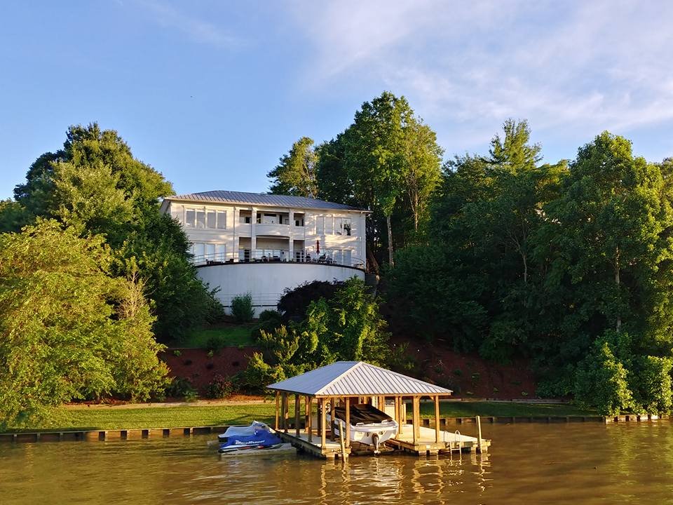 LAKE HICKORY ADVENTURES - Updated December 2025 - 50 Photos - 6707 ...