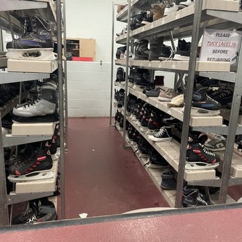 TOWN OF OYSTER BAY ICE SKATING CENTER - Updated December 2025 - 14 ...