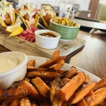 HEADQUARTERS BAR & EATERY - Updated December 2025 - 235 Photos & 102 ...