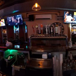 CATTY CORNER NEIGHBORHOOD PUB & PIE - Updated October 2025 - 75 Photos ...