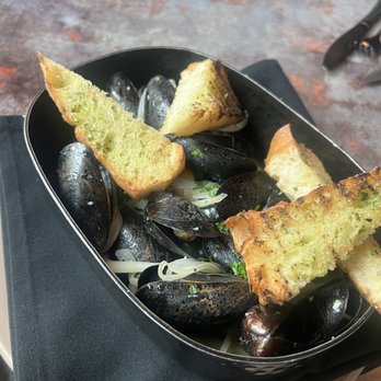 FROG & SLIM - Updated December 2024 - 975 Photos & 490 Reviews - 1420 ...