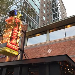 PIZZA HOUSE - Updated July 2025 - 290 Photos & 571 Reviews - 618 Church ...