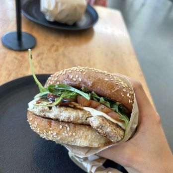 ROAM ARTISAN BURGERS - Updated December 2024 - 450 Photos & 400 Reviews ...