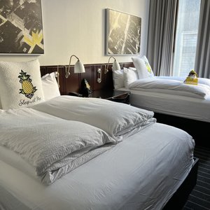 STAYPINEAPPLE, AN ICONIC HOTEL, THE LOOP - 372 Photos & 239 Reviews - 1 ...