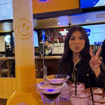 HAPPY DOES BAR - Updated September 2024 - 243 Photos & 103 Reviews ...