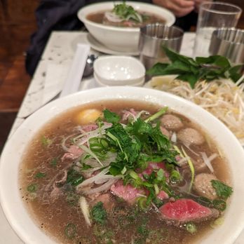 PHO 37 - Updated May 2024 - 60 Photos & 38 Reviews - 1578 Robson Street ...