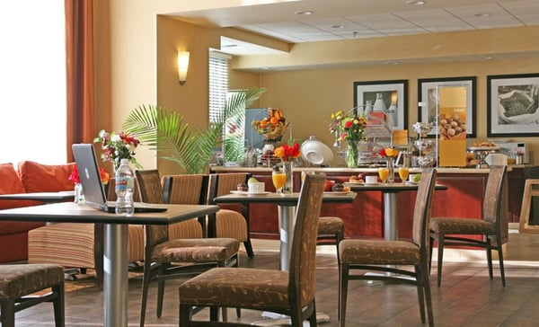 HAMPTON INN & SUITES OAKLAND AIRPORT-ALAMEDA - Updated December 2025 ...