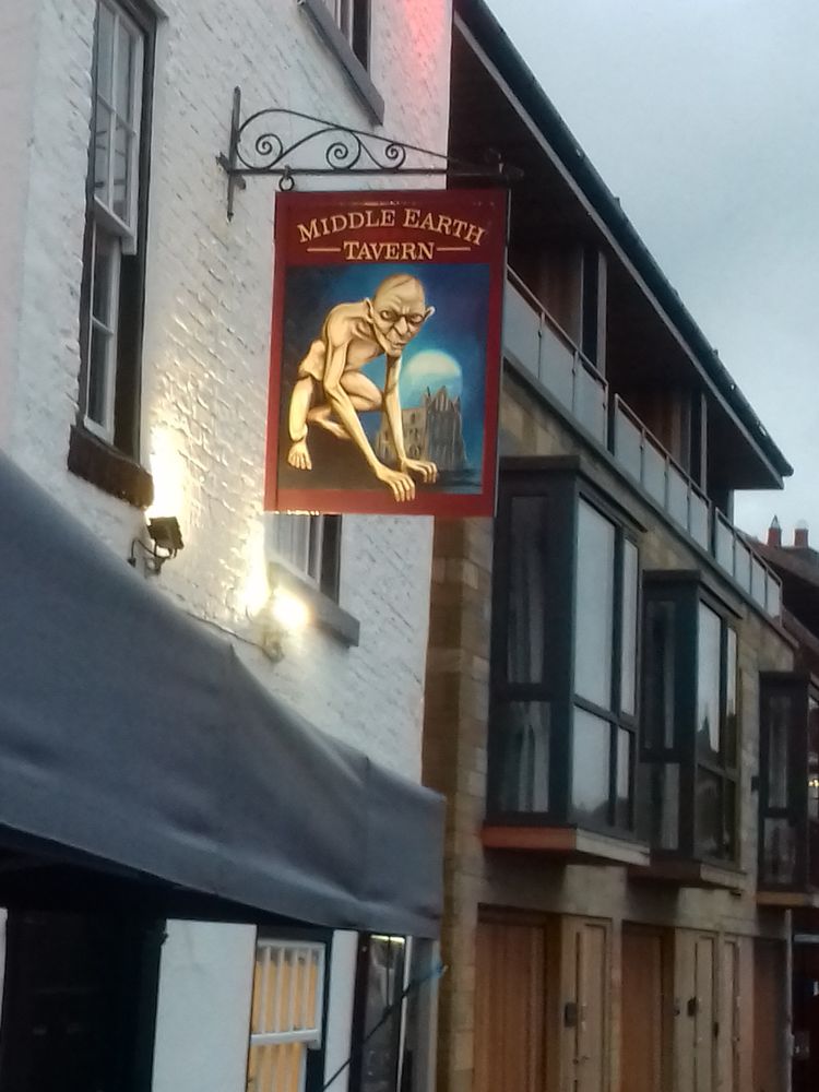THE MIDDLE EARTH TAVERN - Updated October 2025 - 25-26 Church Street ...