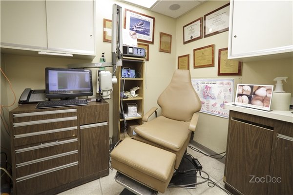 BROOKLYN FOOTCARE: DAVID GLEITMAN, DPM - Updated December 2025 - 1532 ...