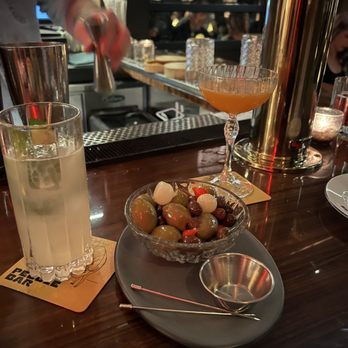 PEBBLE BAR - Updated August 2024 - 78 Photos & 48 Reviews - 67 W 49th ...