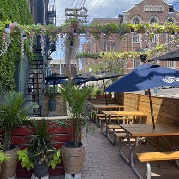 LITTLE ESE - Updated January 2026 - 69 Photos & 11 Reviews - 875 Queen ...