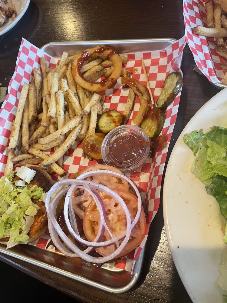 FODY’S GREAT AMERICAN TAVERN - Updated December 2024 - 48 Photos & 67 Reviews - 187 1/2 ...