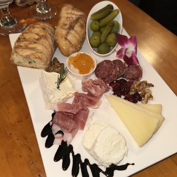 A GRAPE IN THE FOG - Updated July 2025 - 268 Photos & 294 Reviews - 400 ...