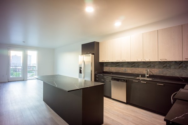 19J - MIDTOWN - Updated May 2025 - 63 Photos & 21 Reviews - 1827 J ...