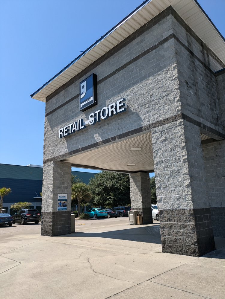 PALMETTO GOODWILL - Updated December 2025 - 32 Photos & 23 Reviews ...