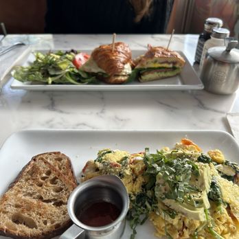 BLUE DAISY - 2727 Photos & 2034 Reviews - 609 Broadway, Santa Monica ...