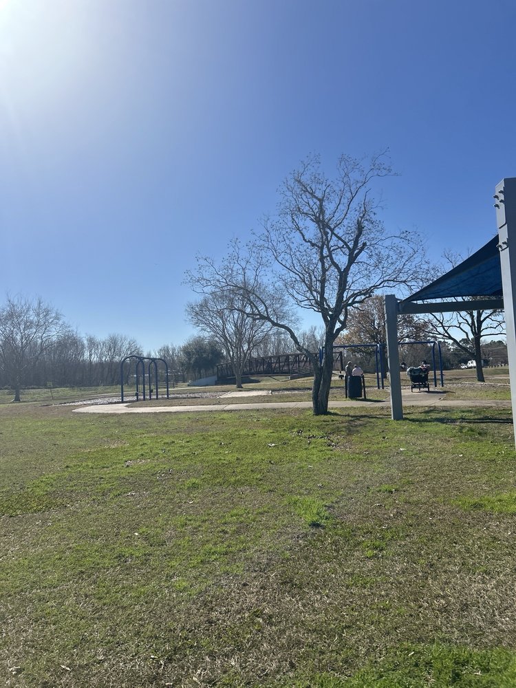 CENTENNIAL PARK - Updated October 2025 - 35 Photos - 3219 McLean Rd ...