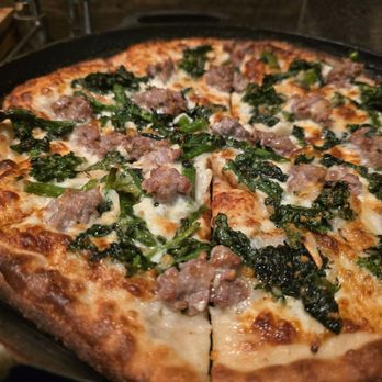 CAST IRON CHEF PIZZA & BAR - Updated July 2025 - 28 Photos & 27 Reviews ...