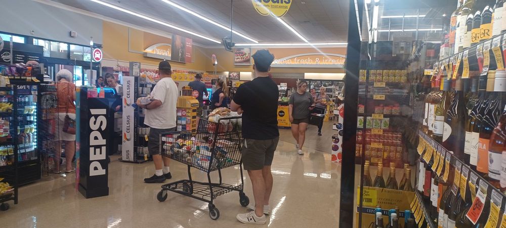 VONS - Updated May 2026 - 36 Photos & 33 Reviews - 636 Ventura St ...