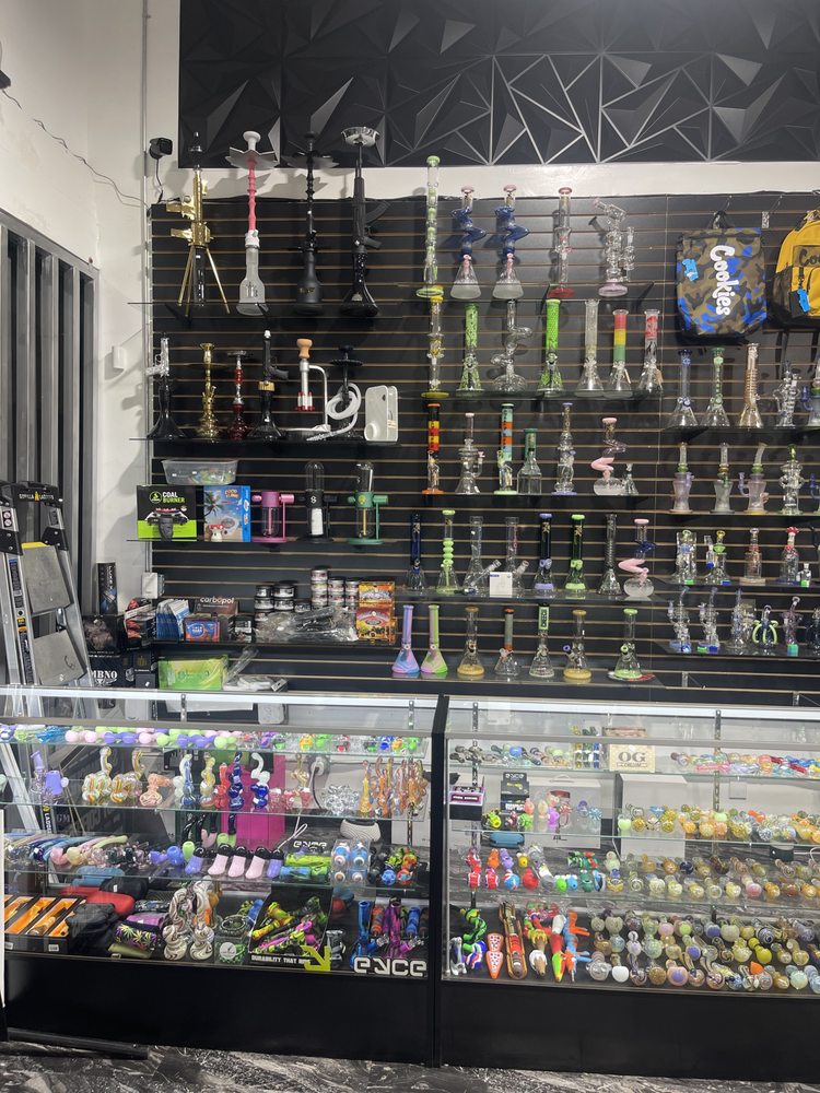 CALI BEAR SMOKE SHOP - Updated August 2025 - 39 Photos - 1040 S Mt ...