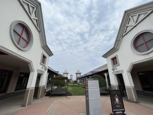 DESTINATION OUTLETS - Updated October 2024 - 54 Photos & 93 Reviews ...