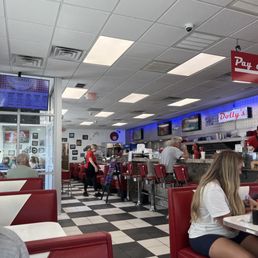 DOLLY’S DINER - Updated November 2025 - 274 Photos & 273 Reviews - 909 ...