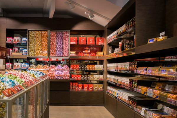 LINDT - 15 Photos - Calle de Goya, Seine-Maritime, Madrid, Spain ...